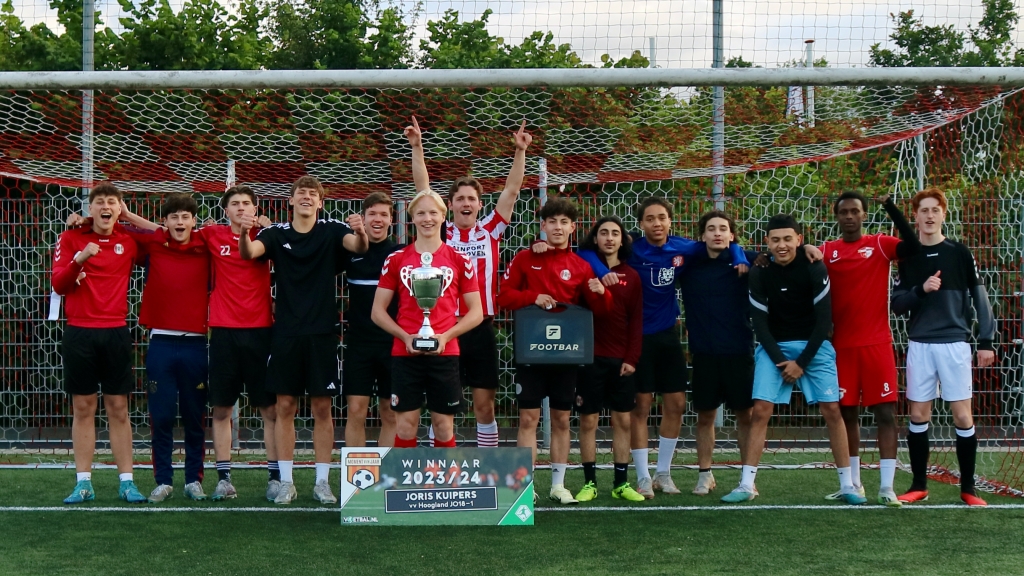 Omhaalkoning van vv Hoogland wint Moment van het Jaar 2023/'24 | Voetbal.nl