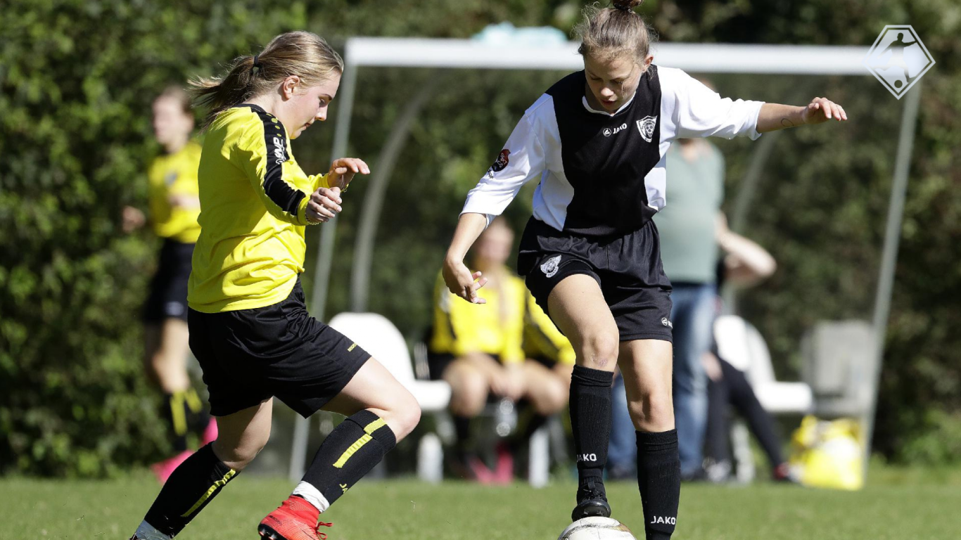 Primeur voor meidenvoetbal: Final League | Voetbal.nl